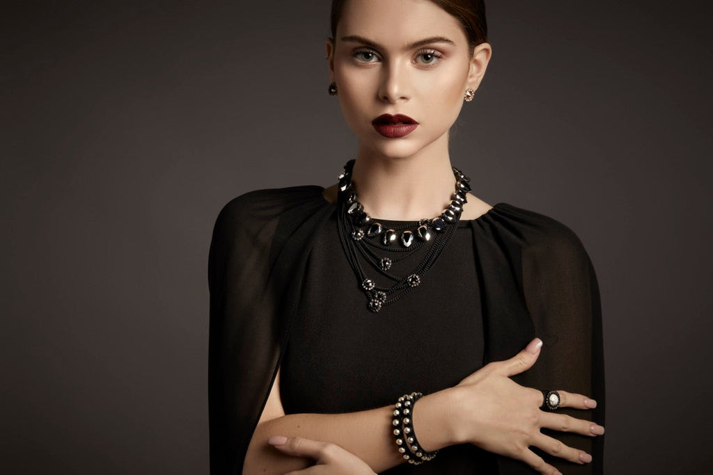 Metallic Neck Mess Necklace in Smutt – TOVA